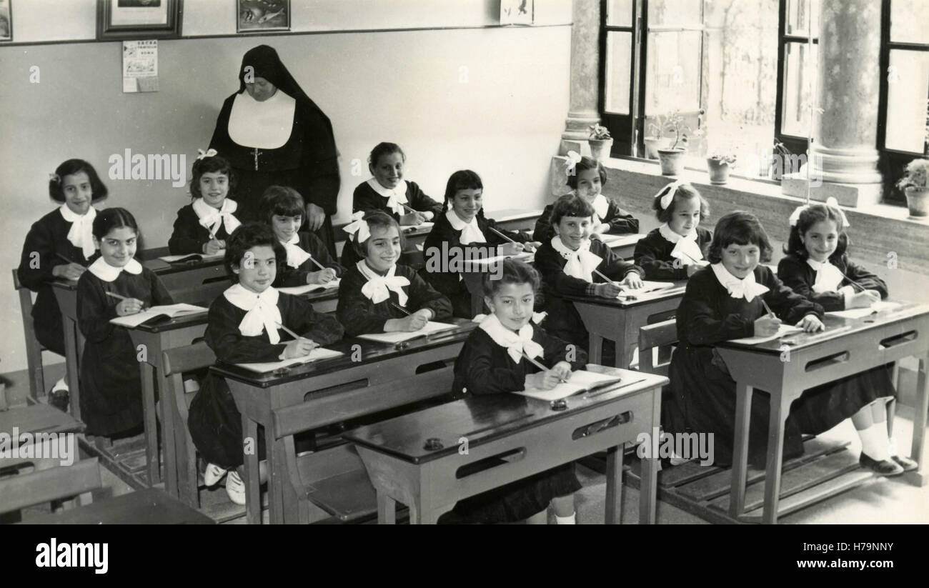 Italy school 1950s hi-res stock photography and images - Alamy