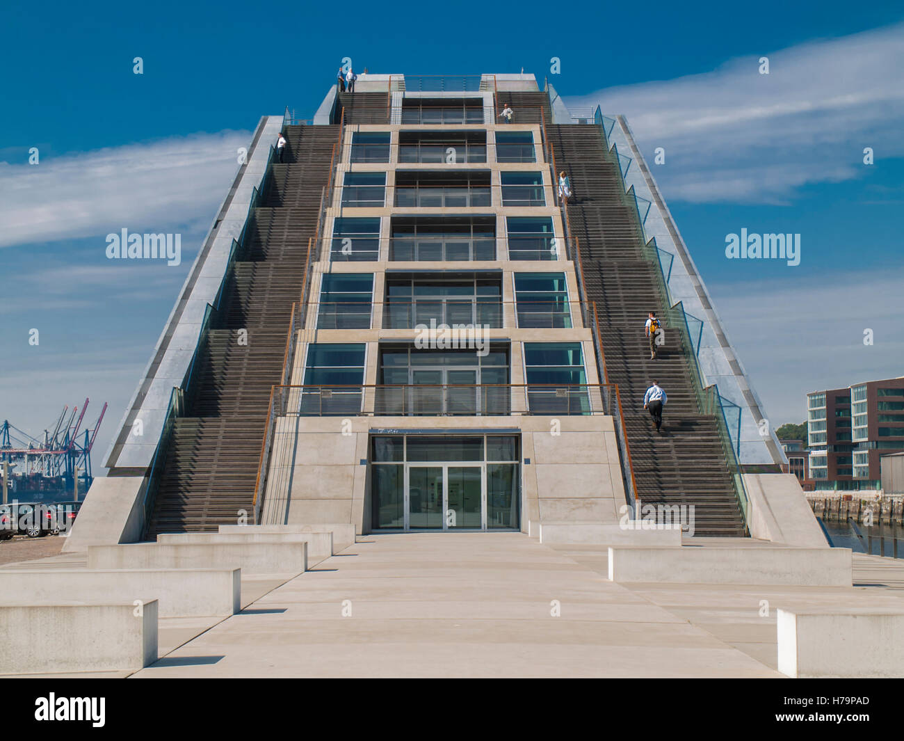 Dockland office building hi-res stock photography and images - Alamy