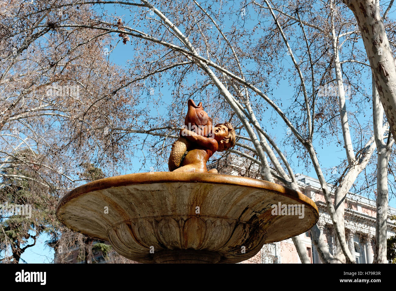 Fish fountain hi-res stock photography and images - Alamy