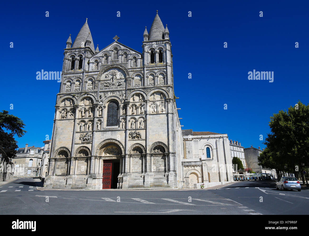 Angouleme cathedral hi-res stock photography and images - Alamy