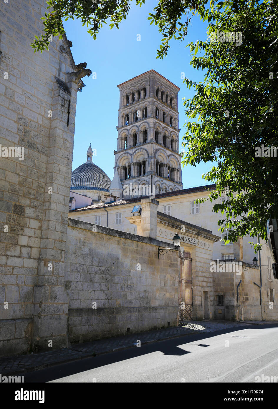 Saint pierre cathedral angoulême hi-res stock photography and images ...