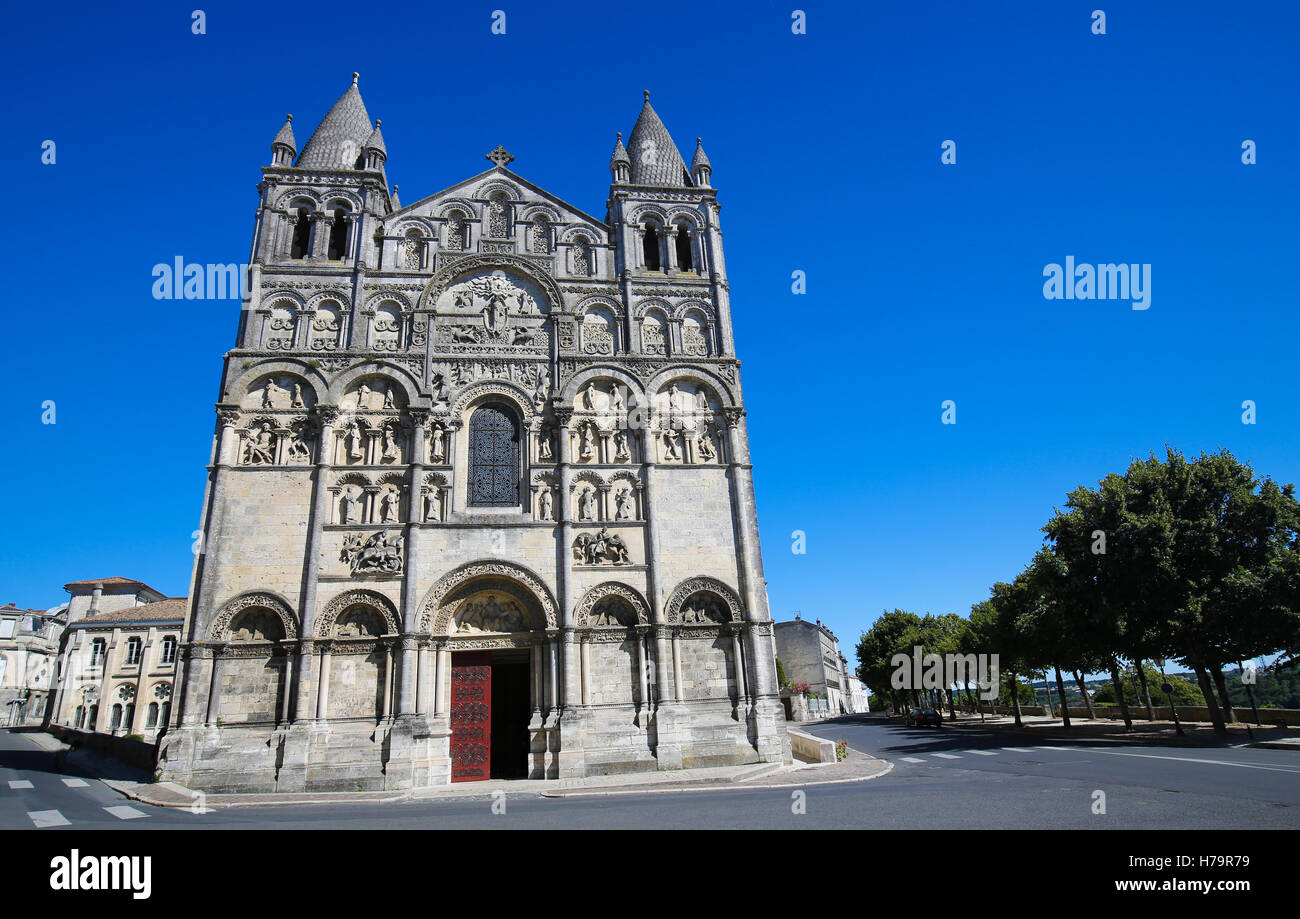 Angouleme cathedral hi-res stock photography and images - Alamy