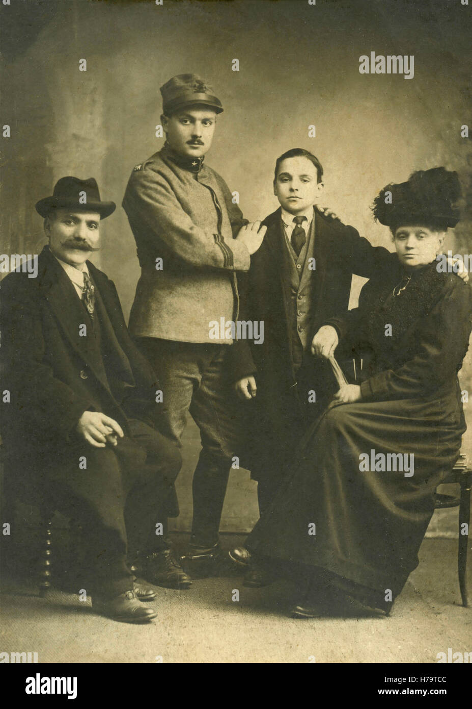 1918 family hi-res stock photography and images - Alamy