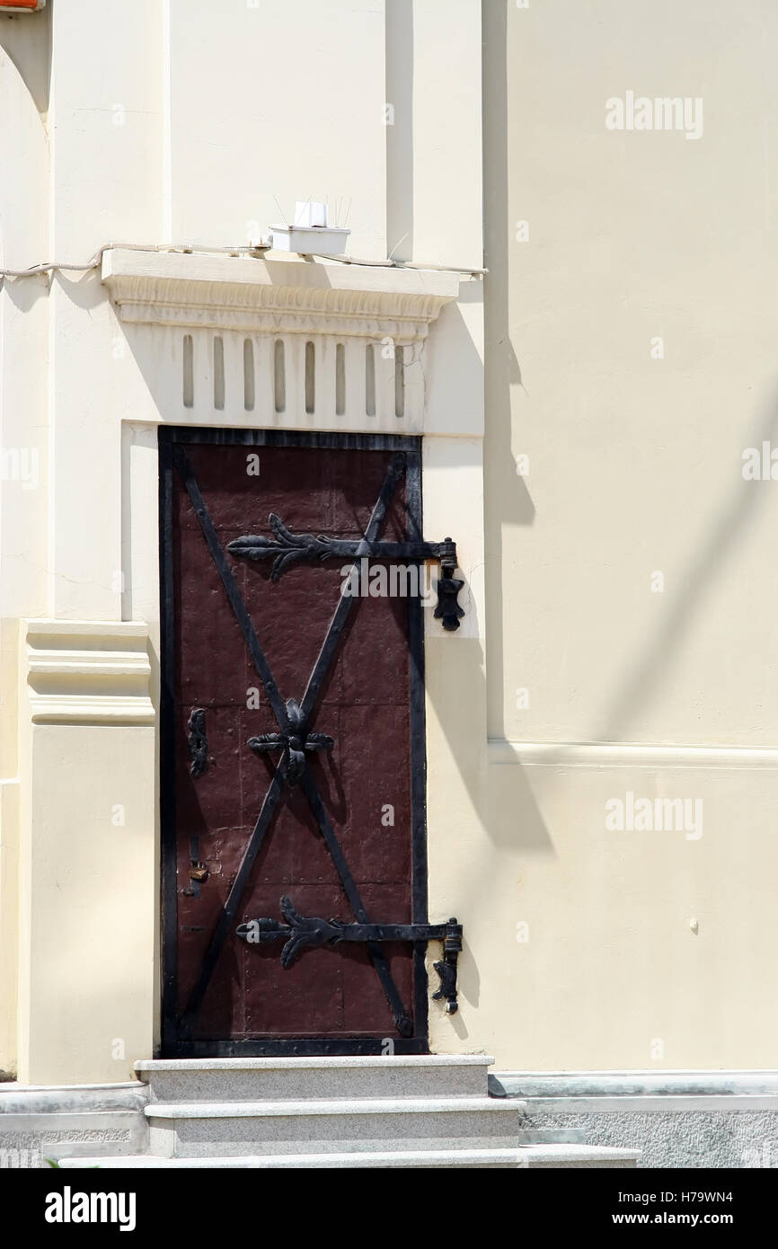 Old wooden doors. Old heavy wood door Stock Photo - Alamy