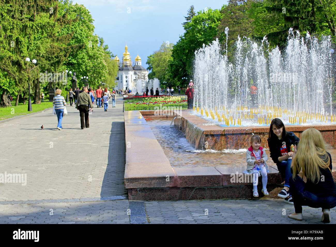 Human fountains hi-res stock photography and images - Alamy