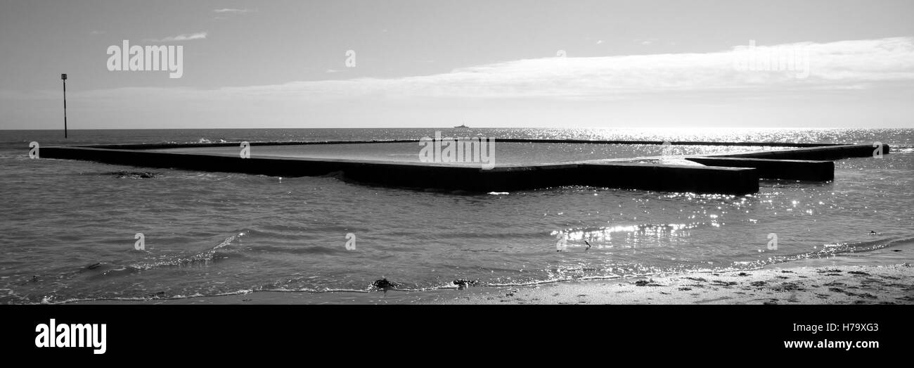 Tidal pool Broadstairs Stock Photo - Alamy