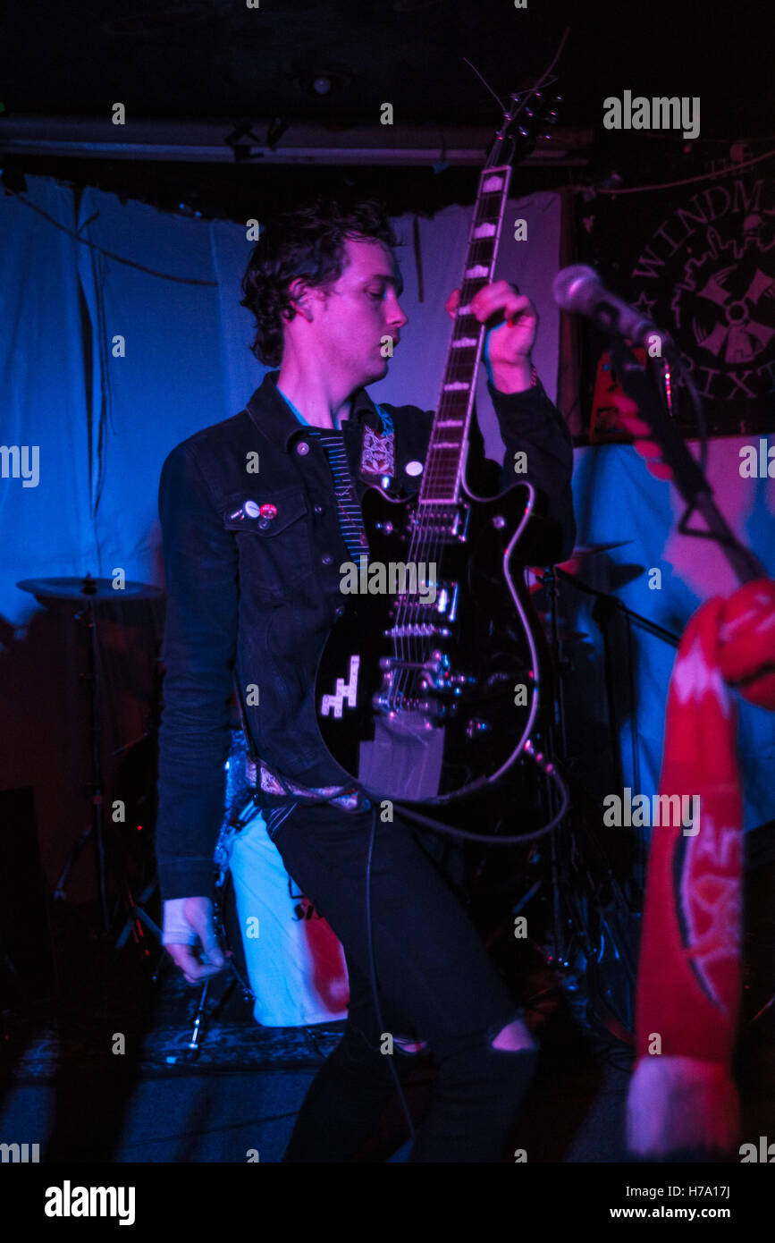 The libertines guitarist hi-res stock photography and images - Alamy