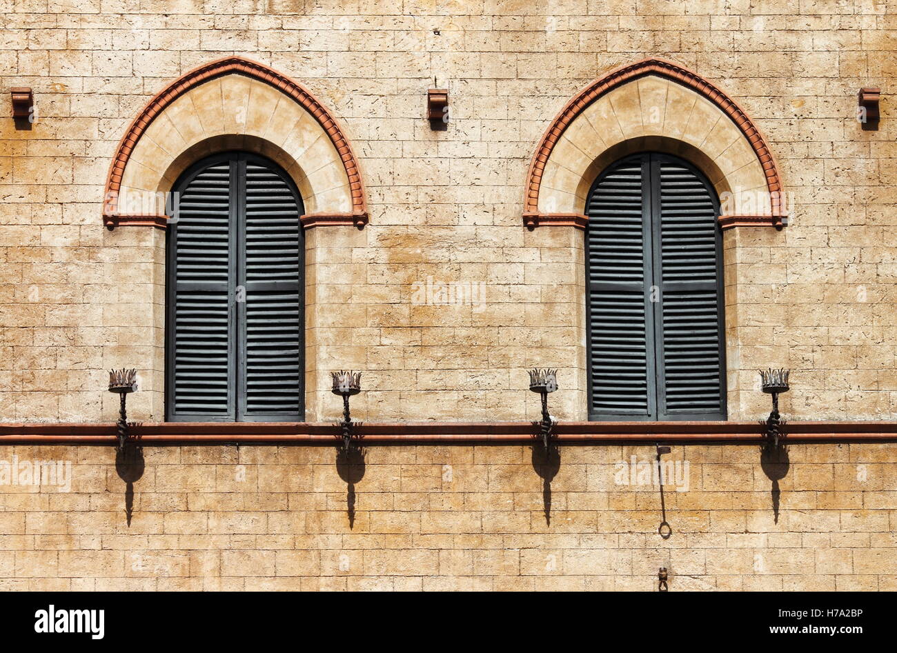 Medieval facade windows hi-res stock photography and images - Alamy