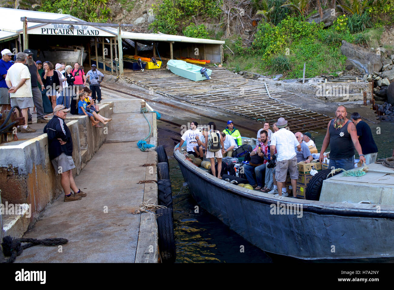 Pitcairn island people hi-res stock photography and images - Alamy