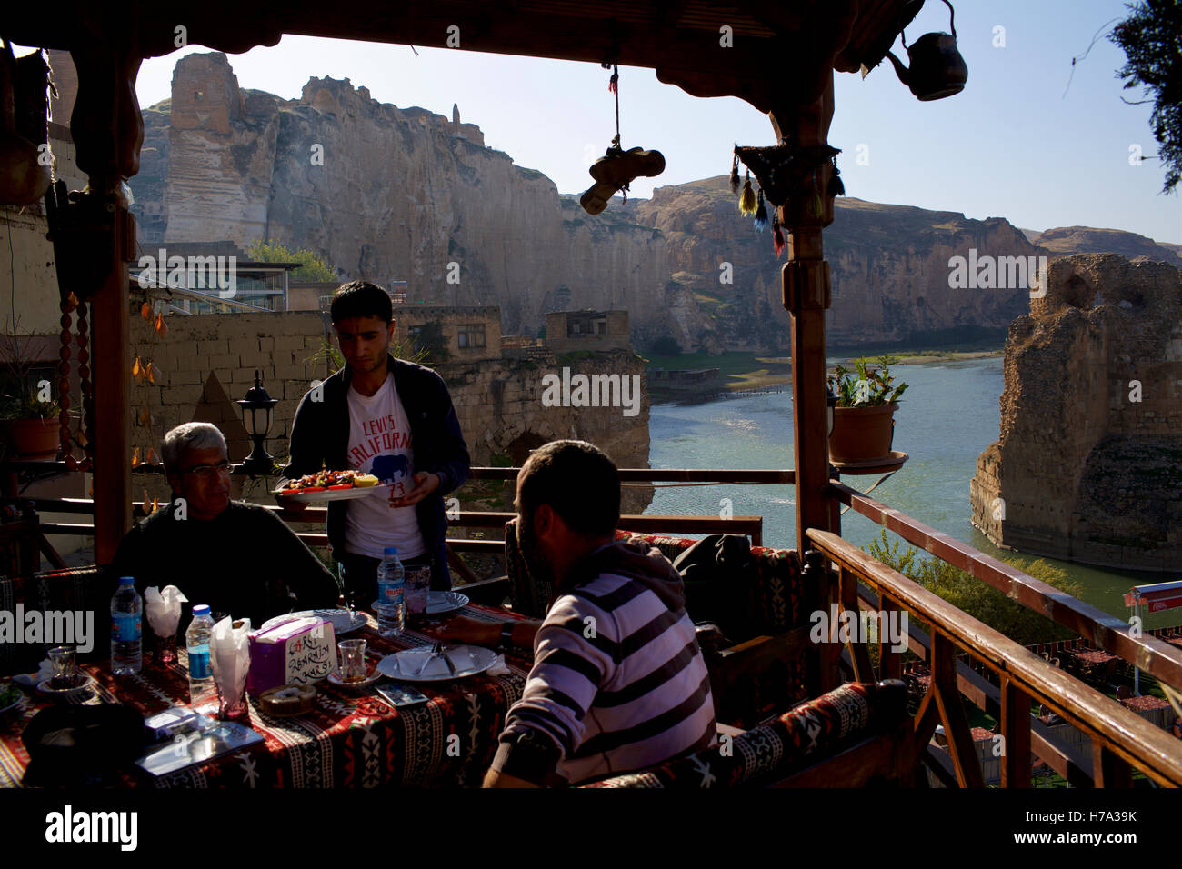 Hasankeyf, war for water in Kurdistan - 12/11/2014 - Turkey / Turkish ...