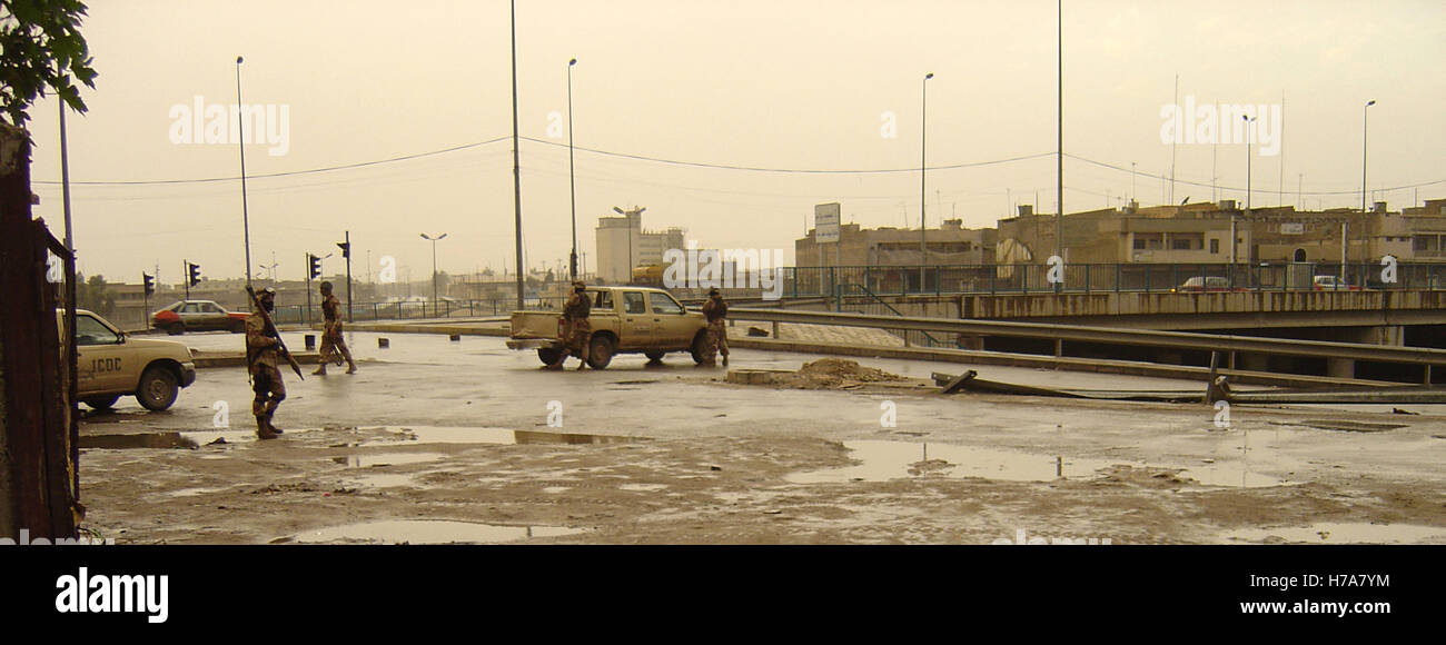22nd November 2004 On a cold, wet afternoon, soldiers of the Iraqi ...