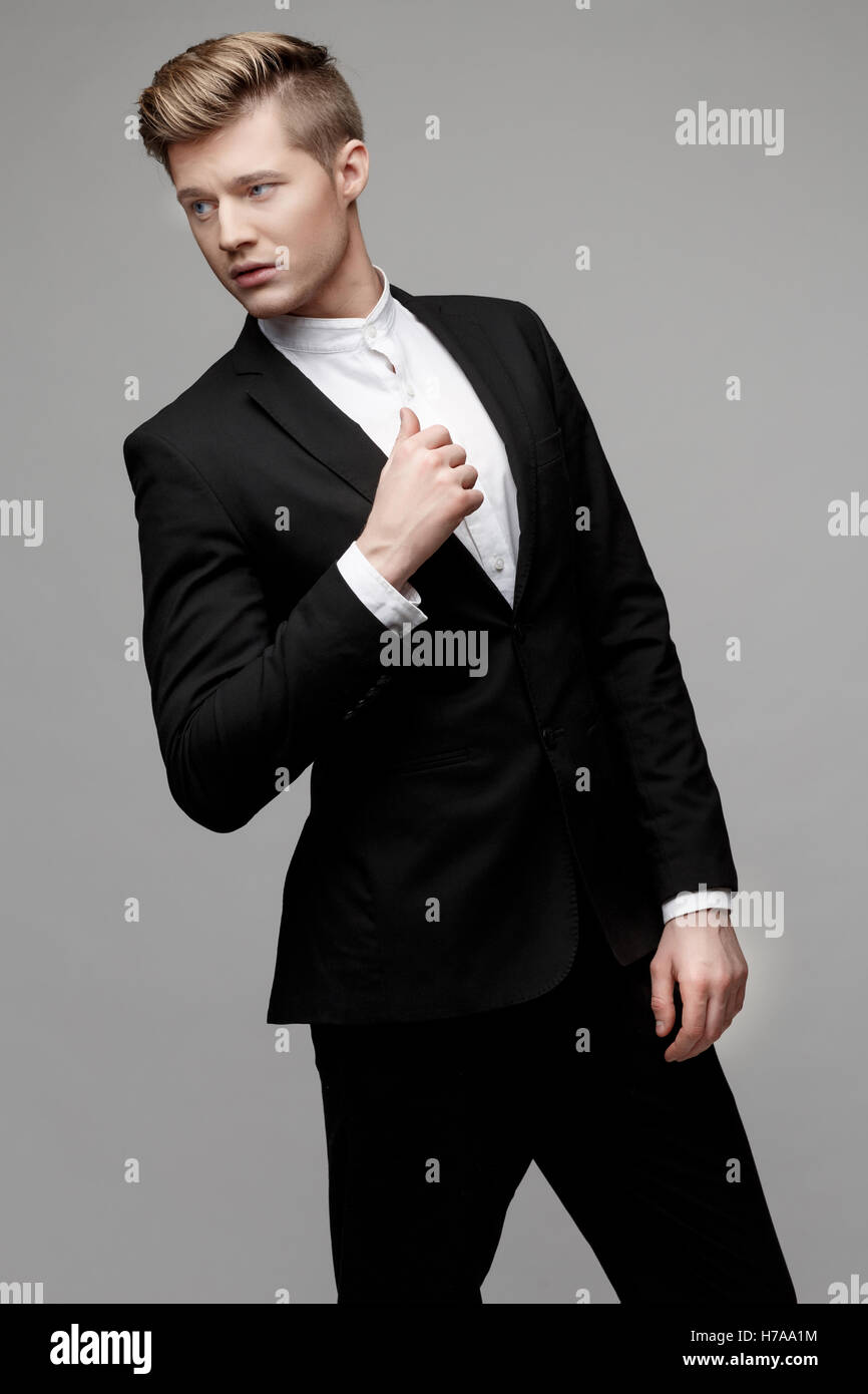 Portrait of a young handsome business man Stock Photo - Alamy