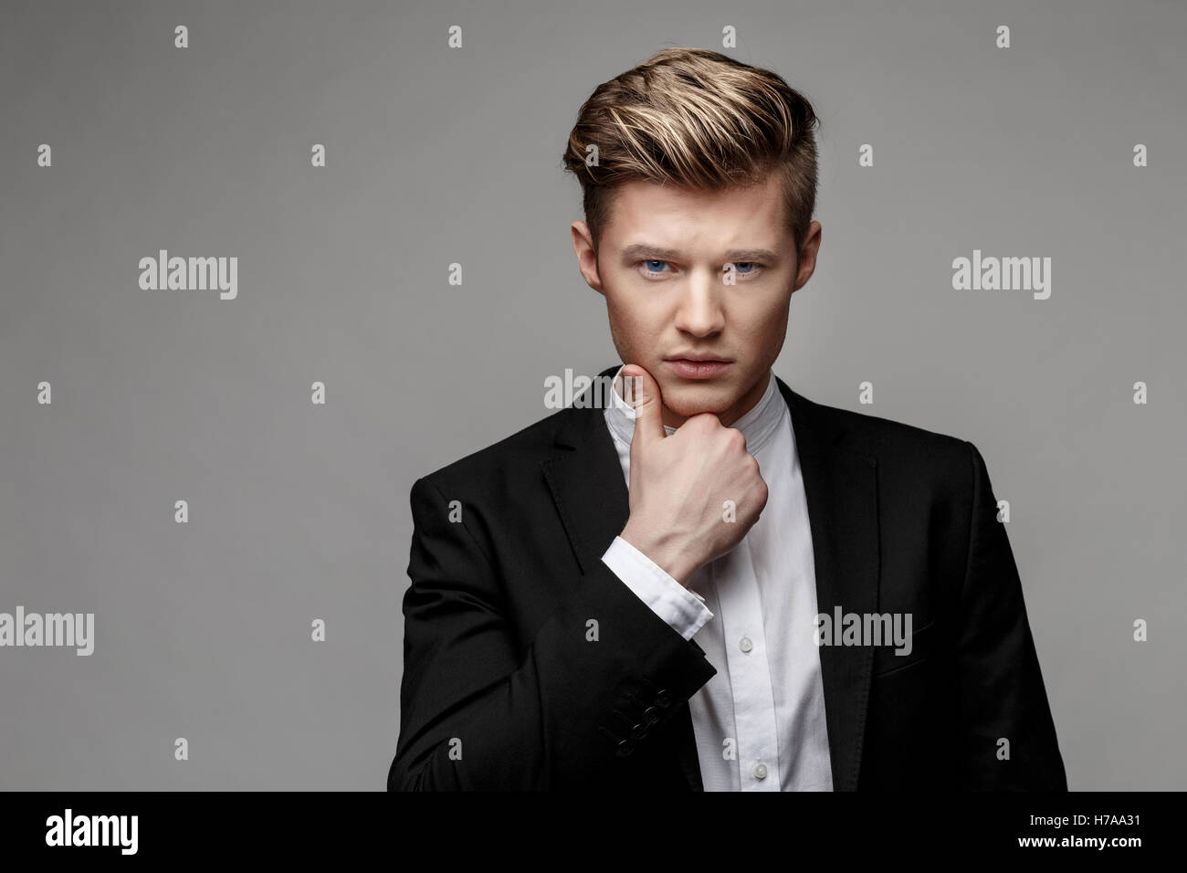 Portrait of a young handsome business man Stock Photo - Alamy