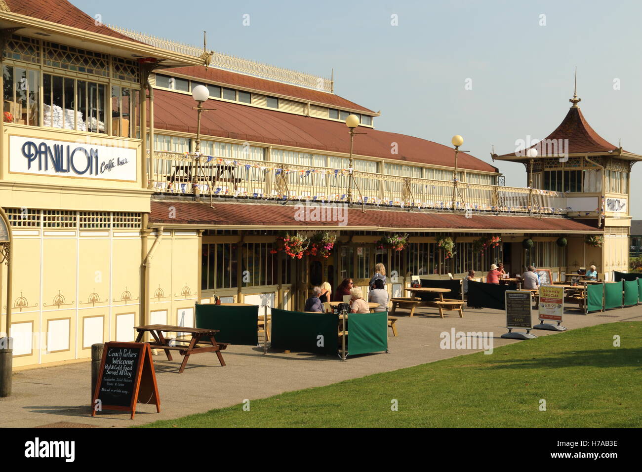 Pavilion Cafe Stock Photos & Pavilion Cafe Stock Images - Alamy