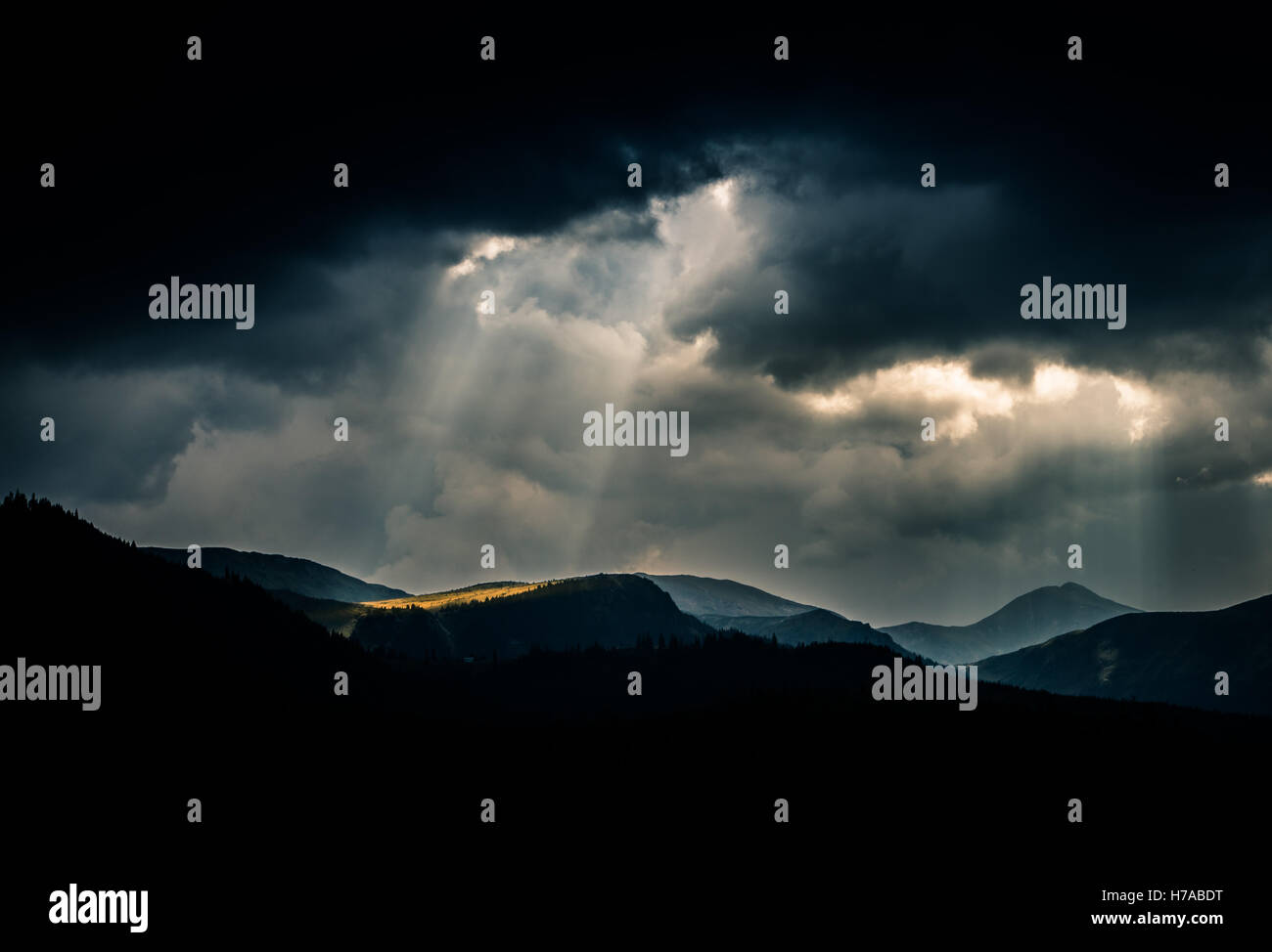 Dramatic clouds mountains hi-res stock photography and images - Alamy
