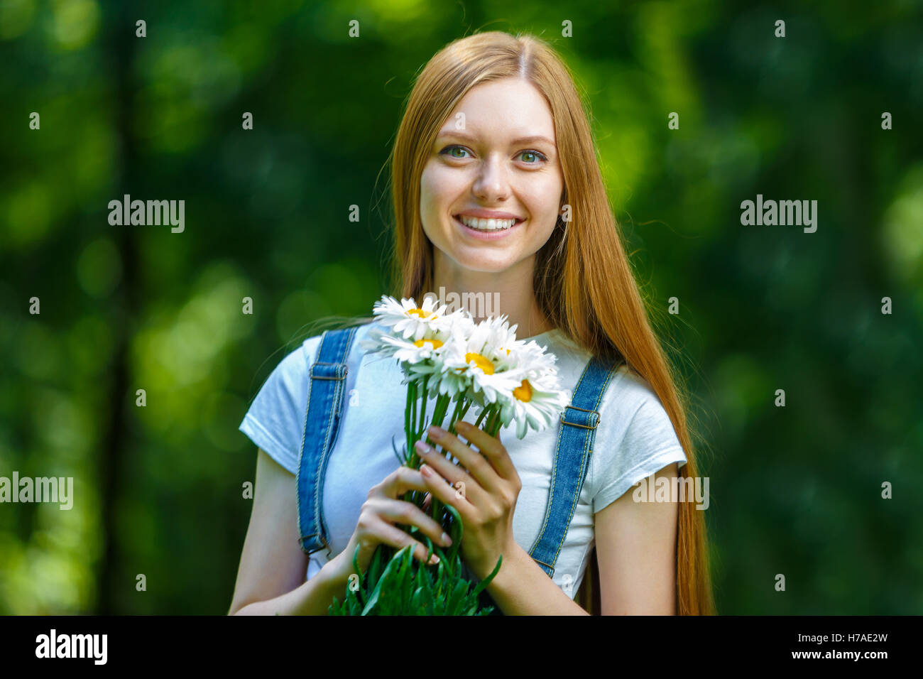 Beautiful smiling red-haired young woman Stock Photo - Alamy