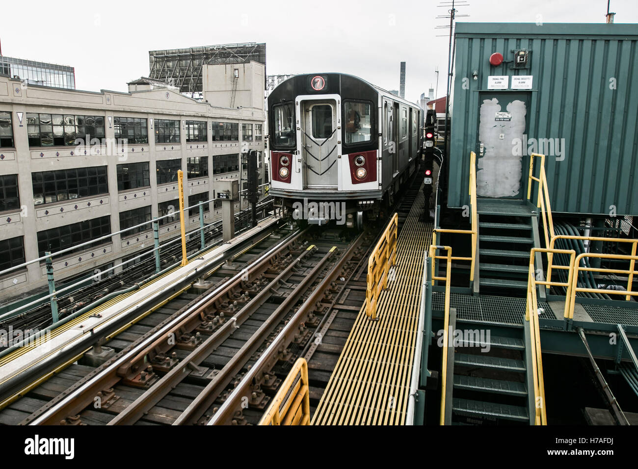 7 train queens hi-res stock photography and images - Alamy