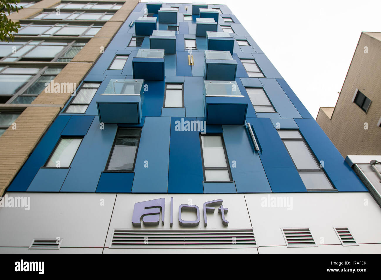 Blue building design usa queens hi-res stock photography and images - Alamy
