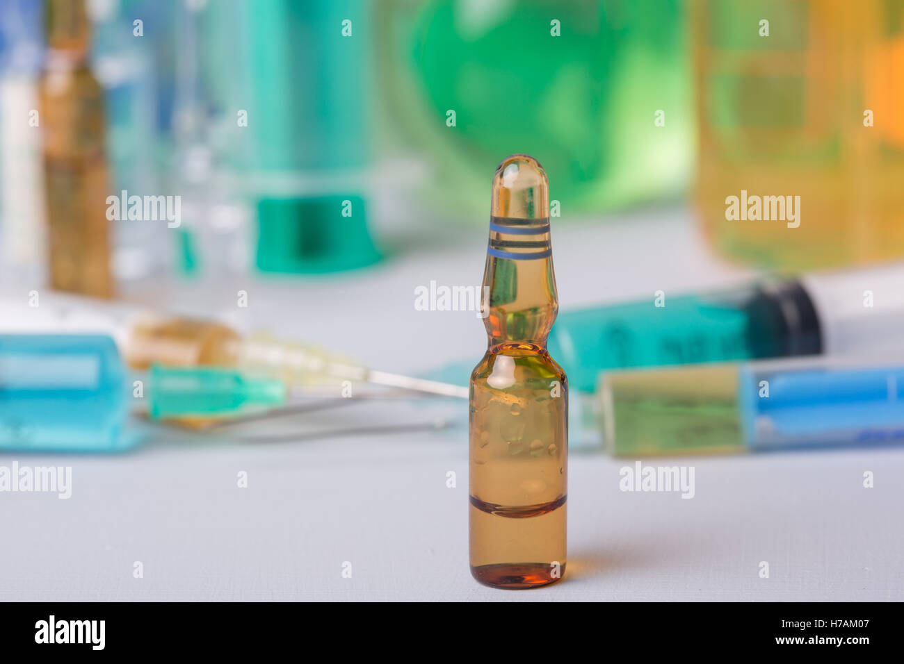 syringe with ampules of drugs Stock Photo - Alamy