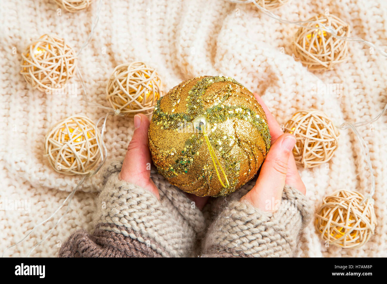Golden ball decoration hi-res stock photography and images - Alamy