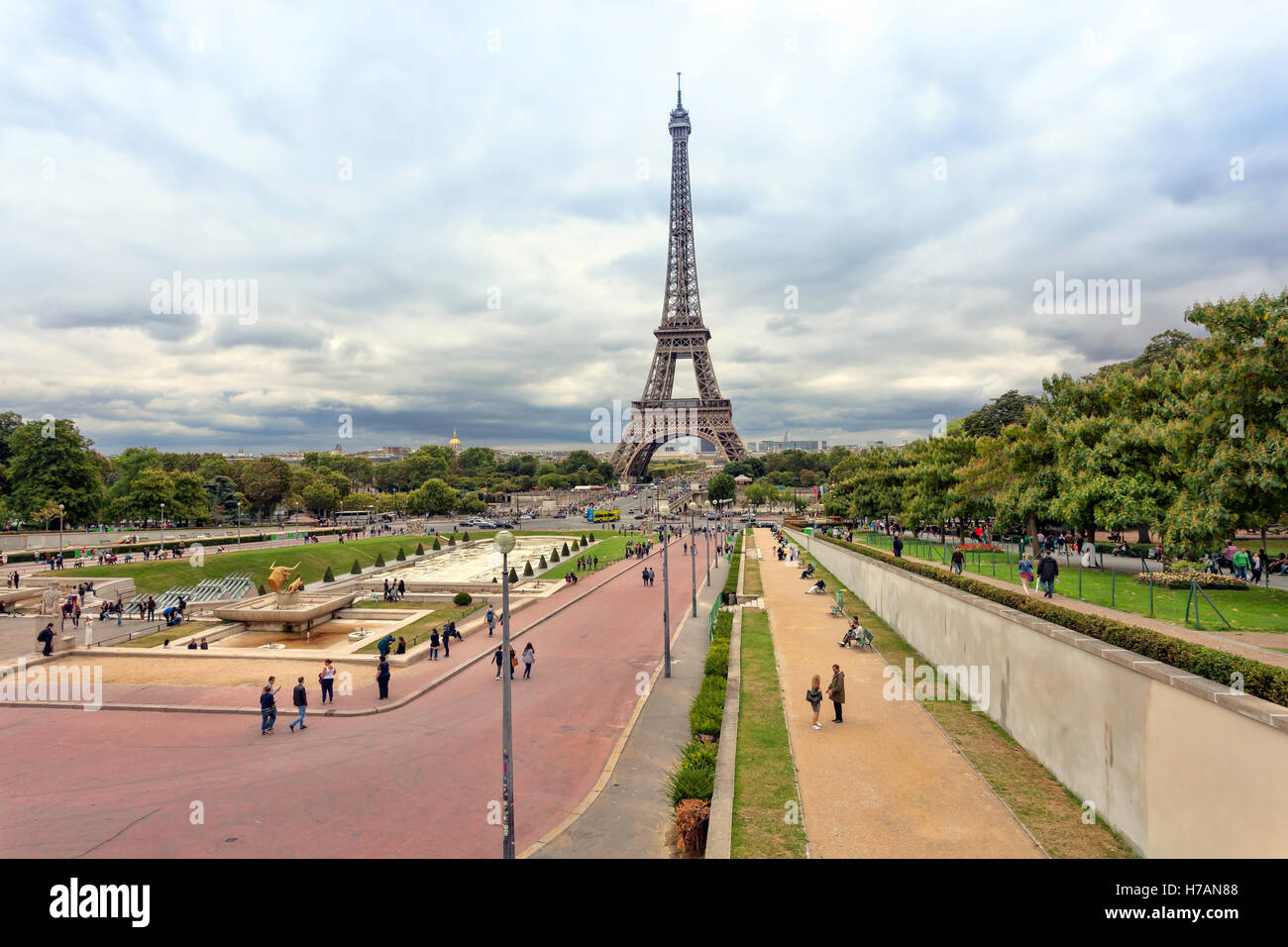 Tour Eiffel,Eiffel Tower as seen from the Trocadero Gardens in Paris ...