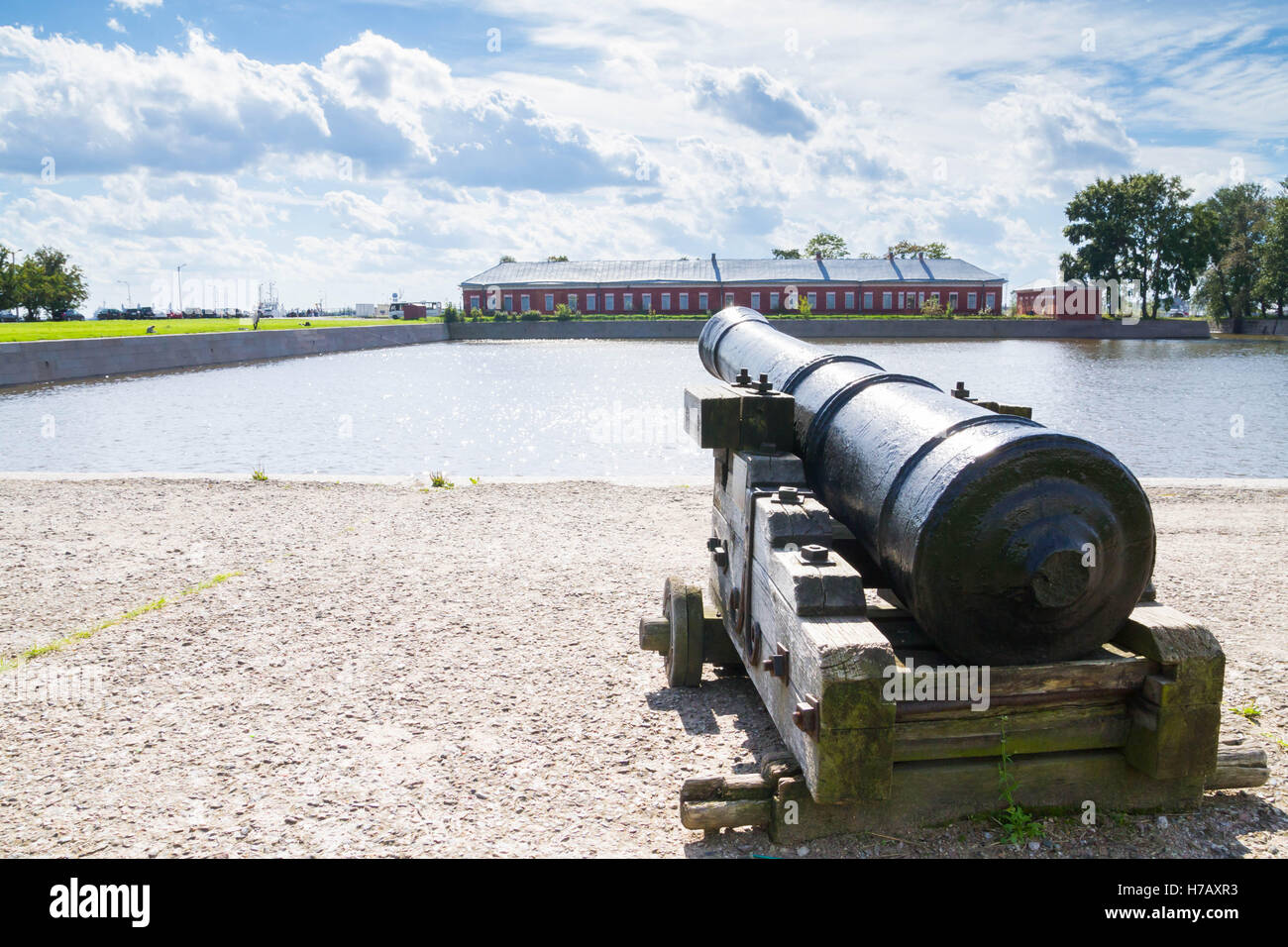 Gun weapons on the street in the summer Stock Photo - Alamy