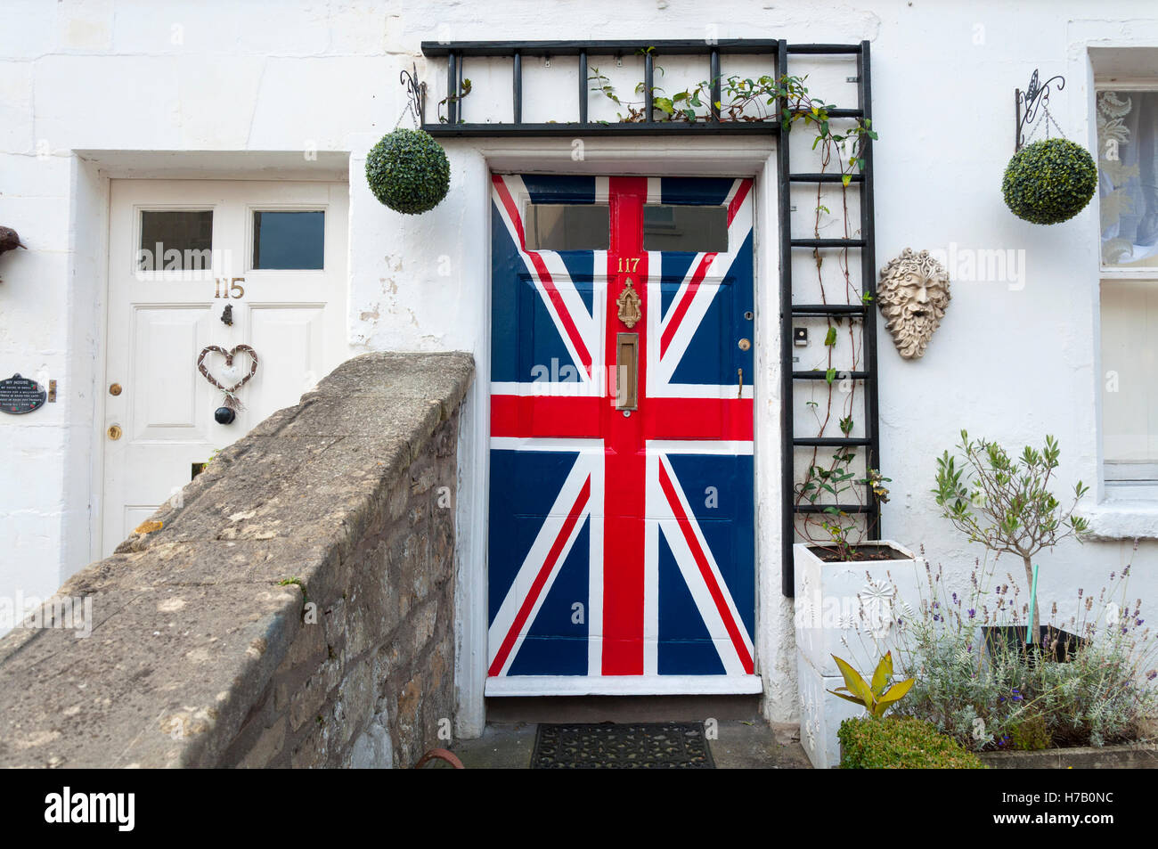 Bath, Somerset, England, UK. 3rd November 2016. A front door is painted ...