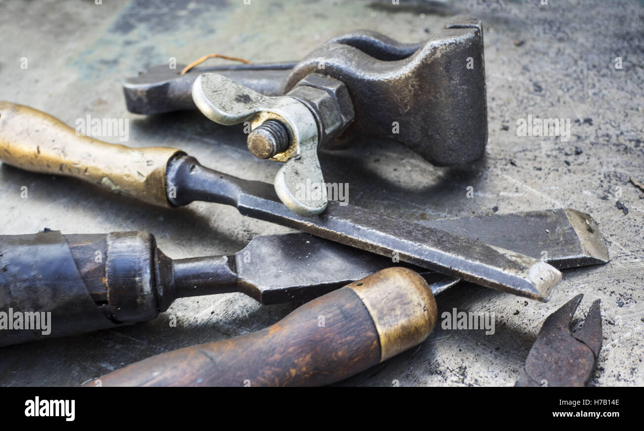 Old rusty small tools on metal background. 3rd Nov, 2016. Selective ...