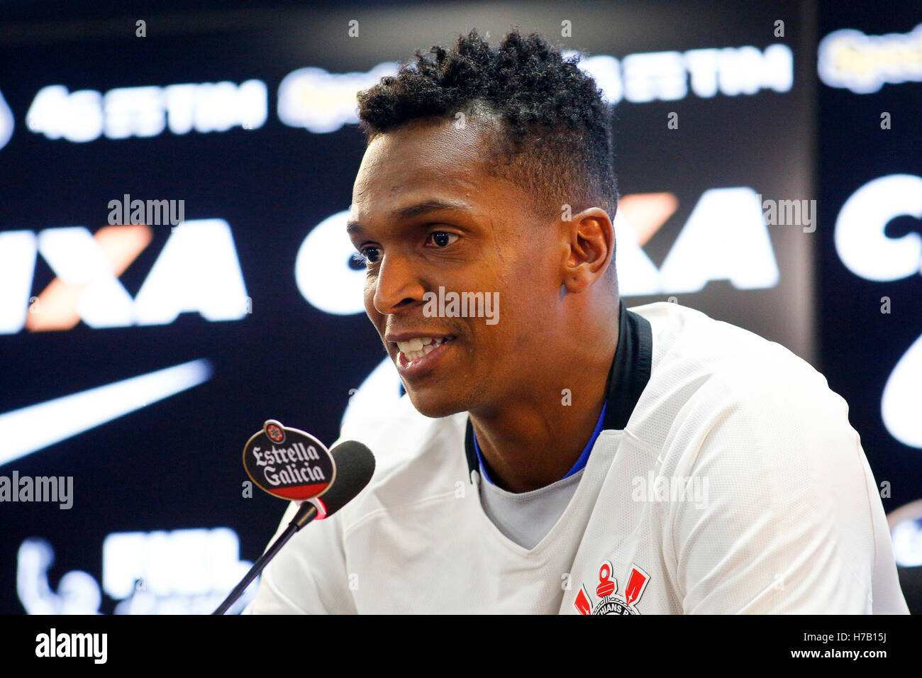 SÃO PAULO, SP - 03.11.2016: TREINO DO CORINTHIANS - Presentation of Jô ...
