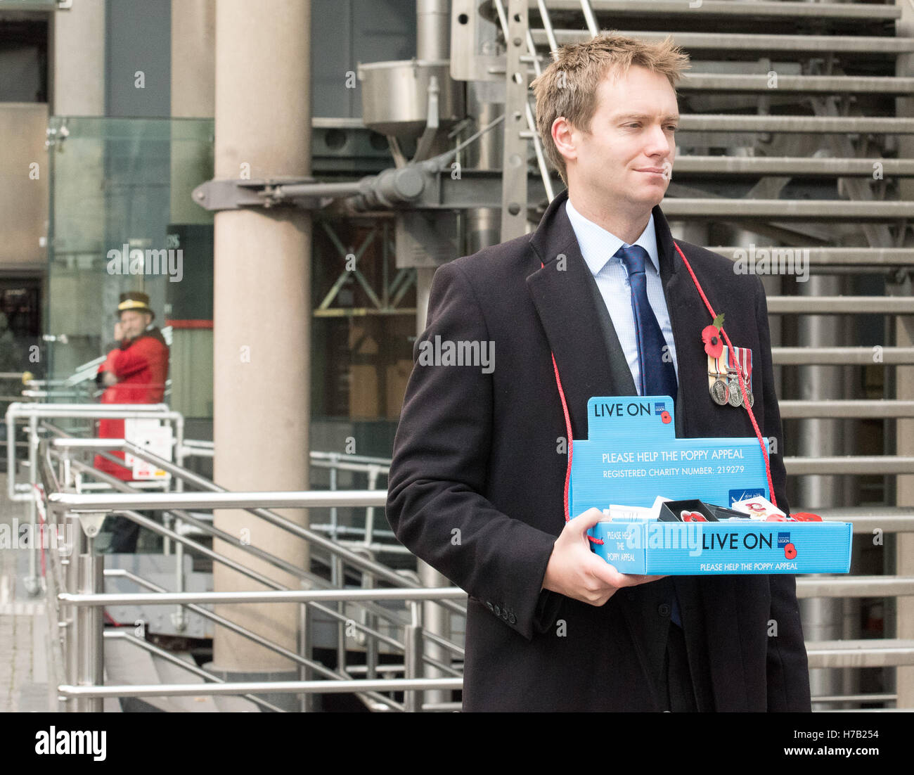 London, UK. 3rd Nov, 2016. London Poppy Appeal launch, Poppy collector ...