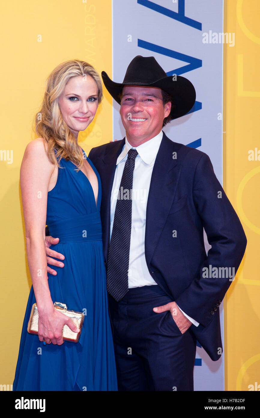 Nashville, Tennessee, USA. 2nd Nov, 2016. Clay Walker on the red carpet ...