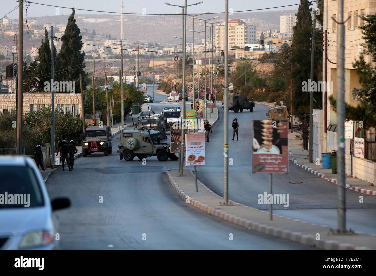 Ramallah, West Bank, Palestinian Territory. 3rd Nov, 2016. Members of ...