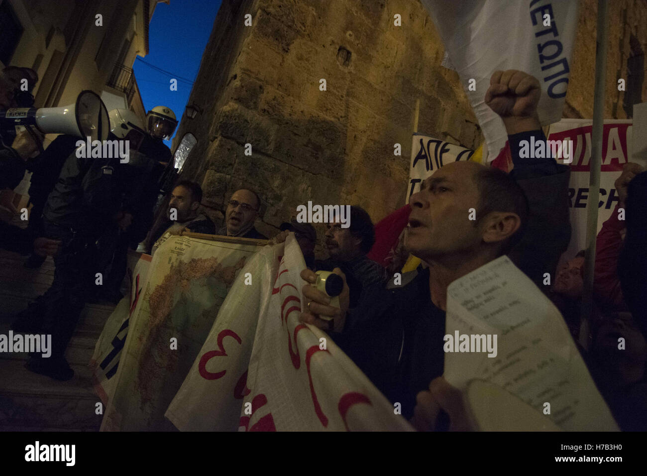 Nafplio, Peloponnese, Greece. 3rd Nov, 2016. Members of the left wing ...