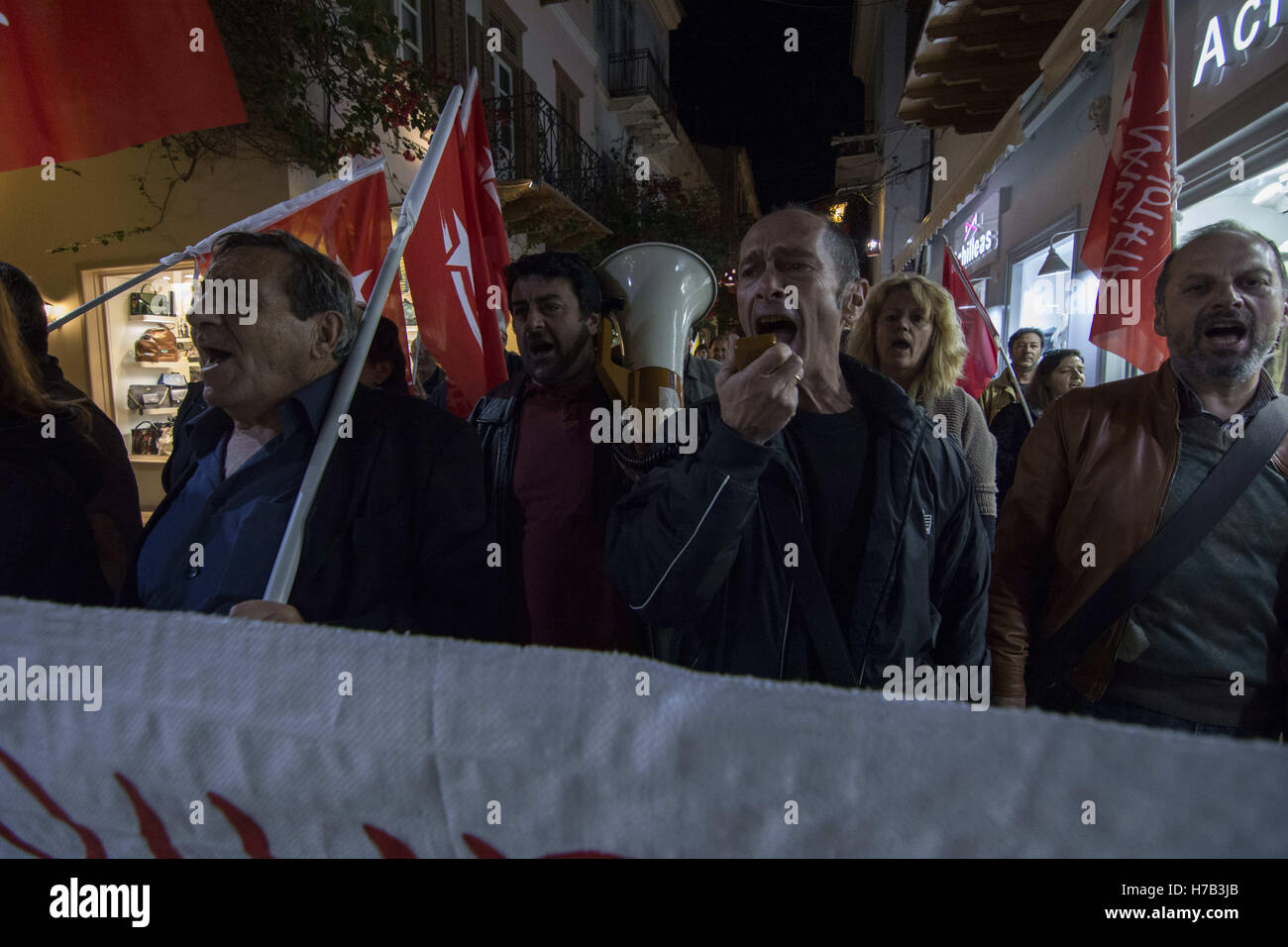 Nafplio, Peloponnese, Greece. 3rd Nov, 2016. Members of the left wing ...