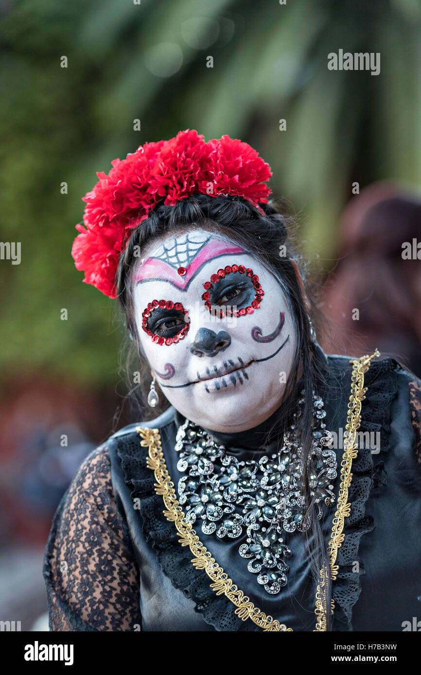 Portrait mexican catrina young hi-res stock photography and images - Alamy