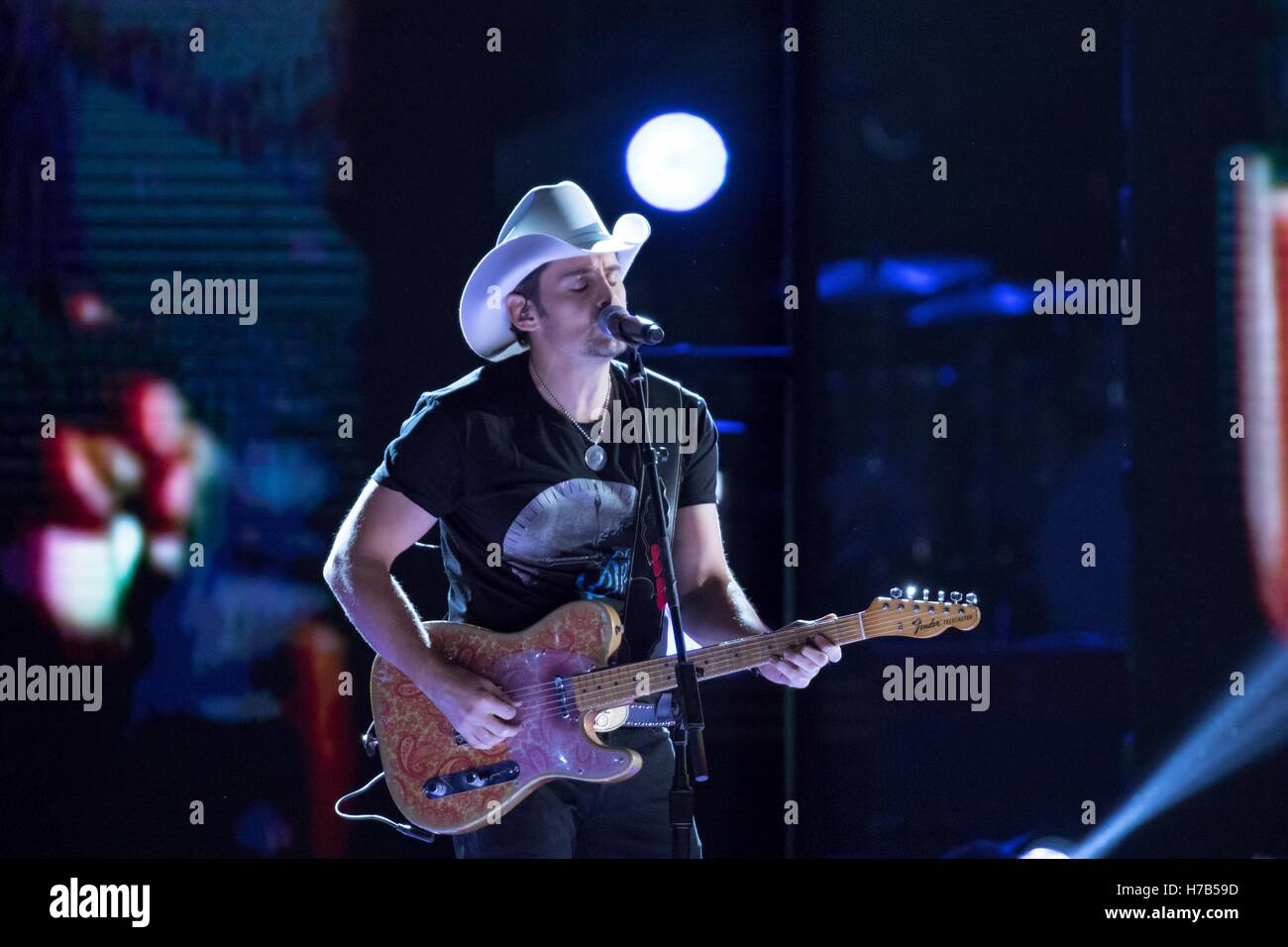 Nashville, Tennessee, USA. 2nd Nov, 2016. Brad Paisley had the honor of ...