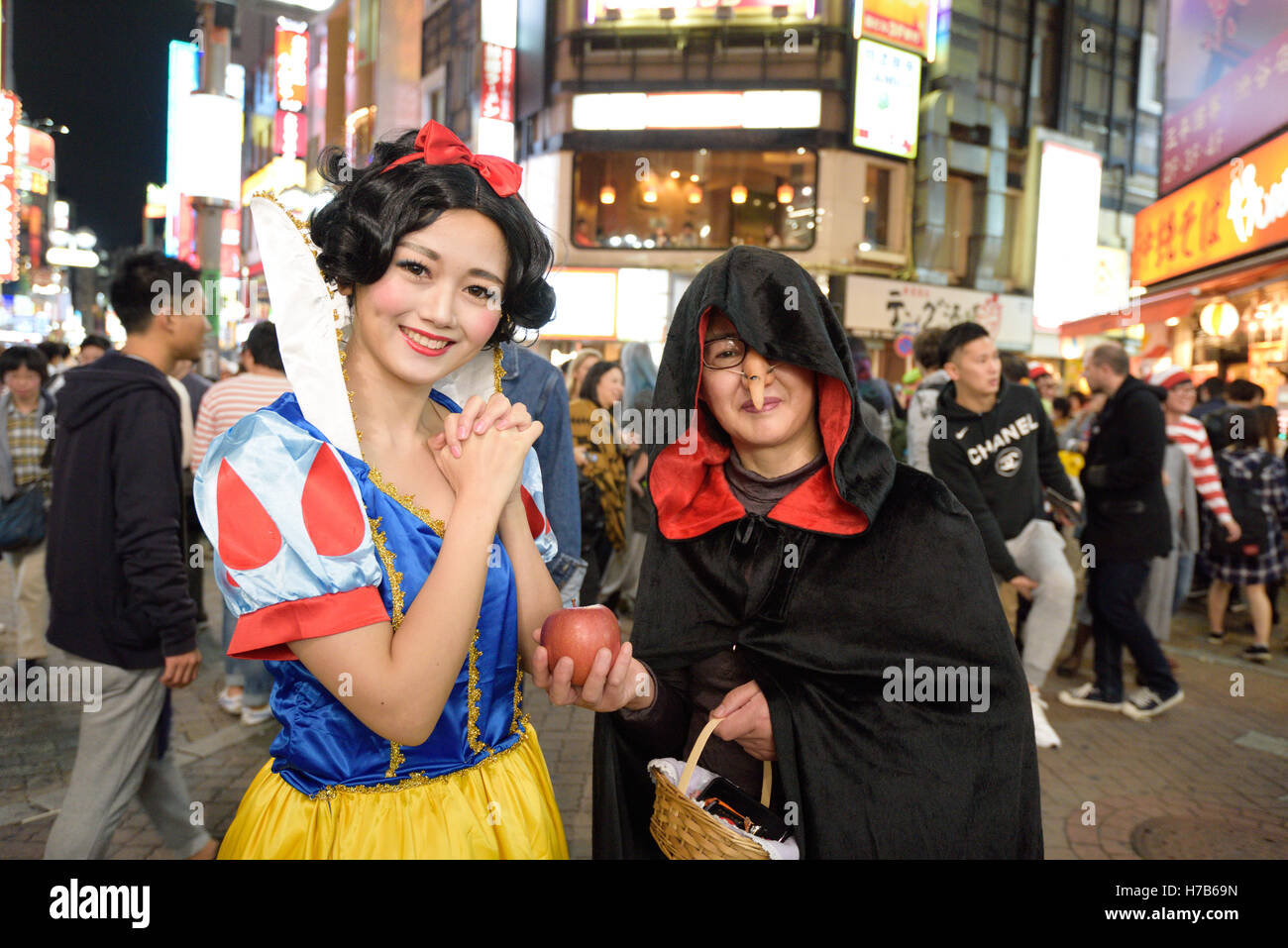 Costumes partygoers celebrate Halloween at Shibuya shopping district in ...