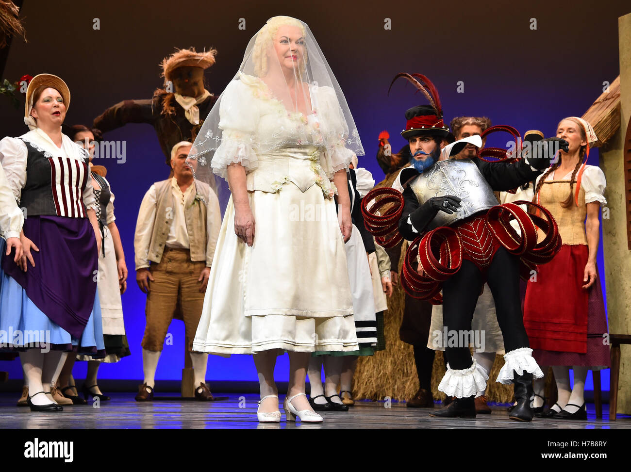 Jens Klaus Wilde and Carola Fischer performing during the general ...