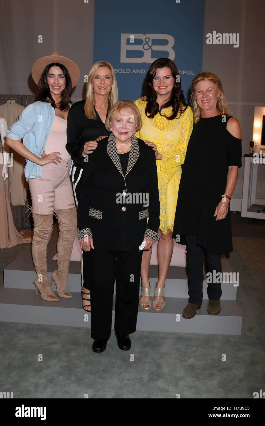 Beverly Hills, Ca. 03rd Nov, 2016. Jacqueline MacInnes Wood, Katherine ...