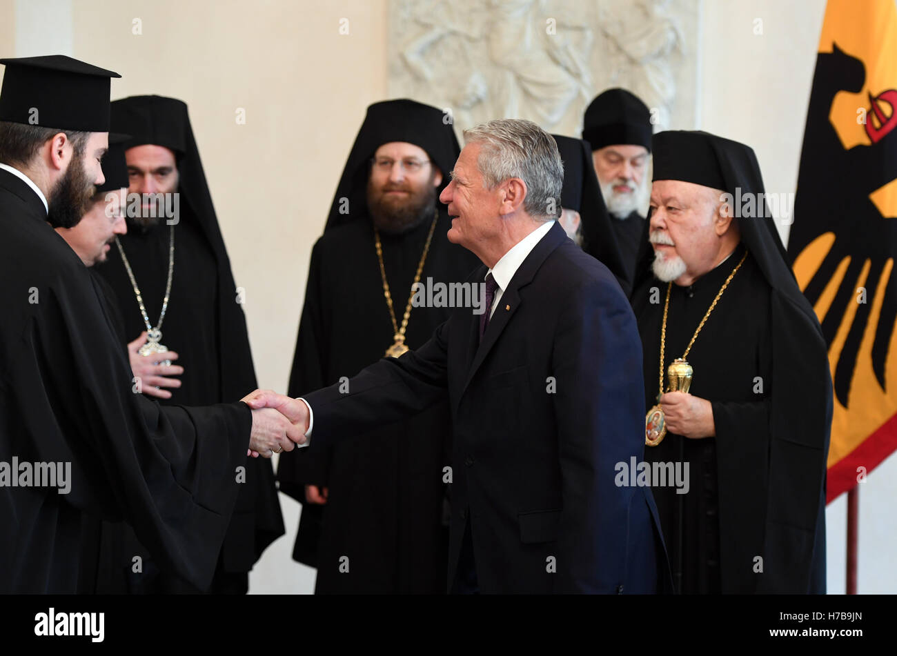 German President Joachim Gauck (c) welcomes members of the Orthodox ...