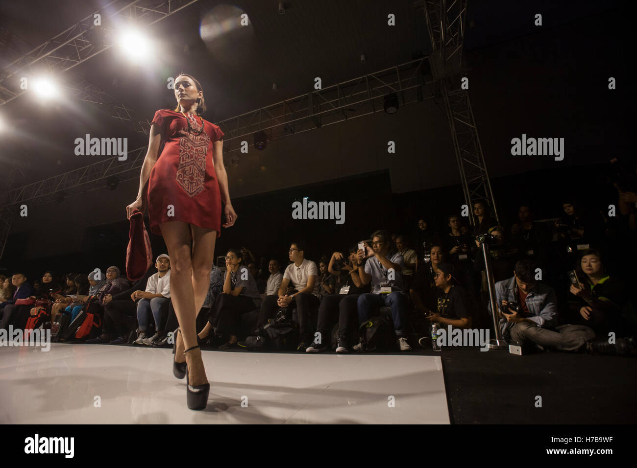 Kuala Lumpur, Malaysia. 3rd November, 2016. A model walks on the runway ...
