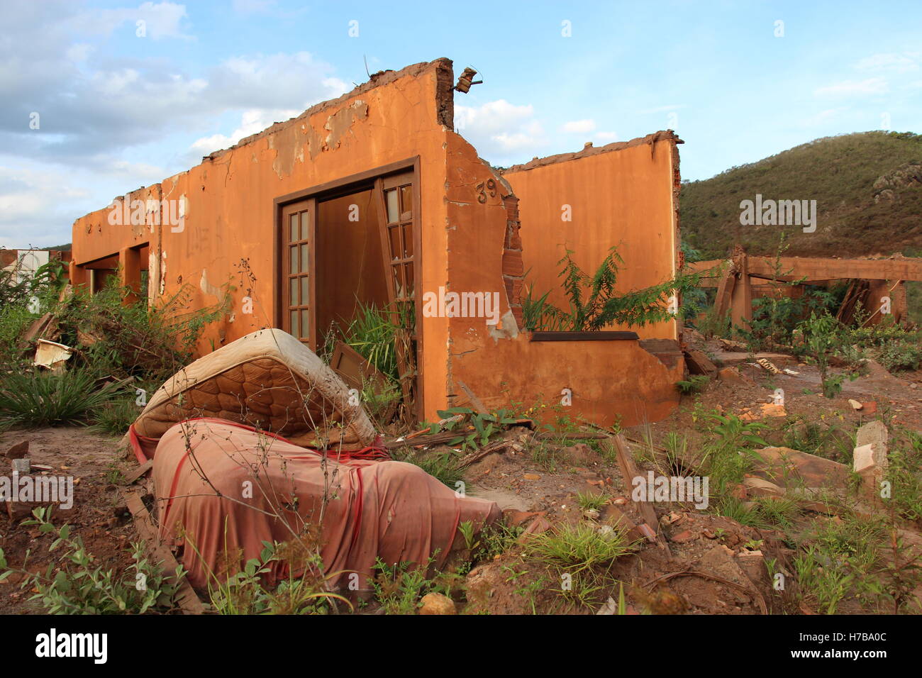 Bento Rodrigues, Brazil. 3rd Nov, 2016. A destroyed house in Bento ...