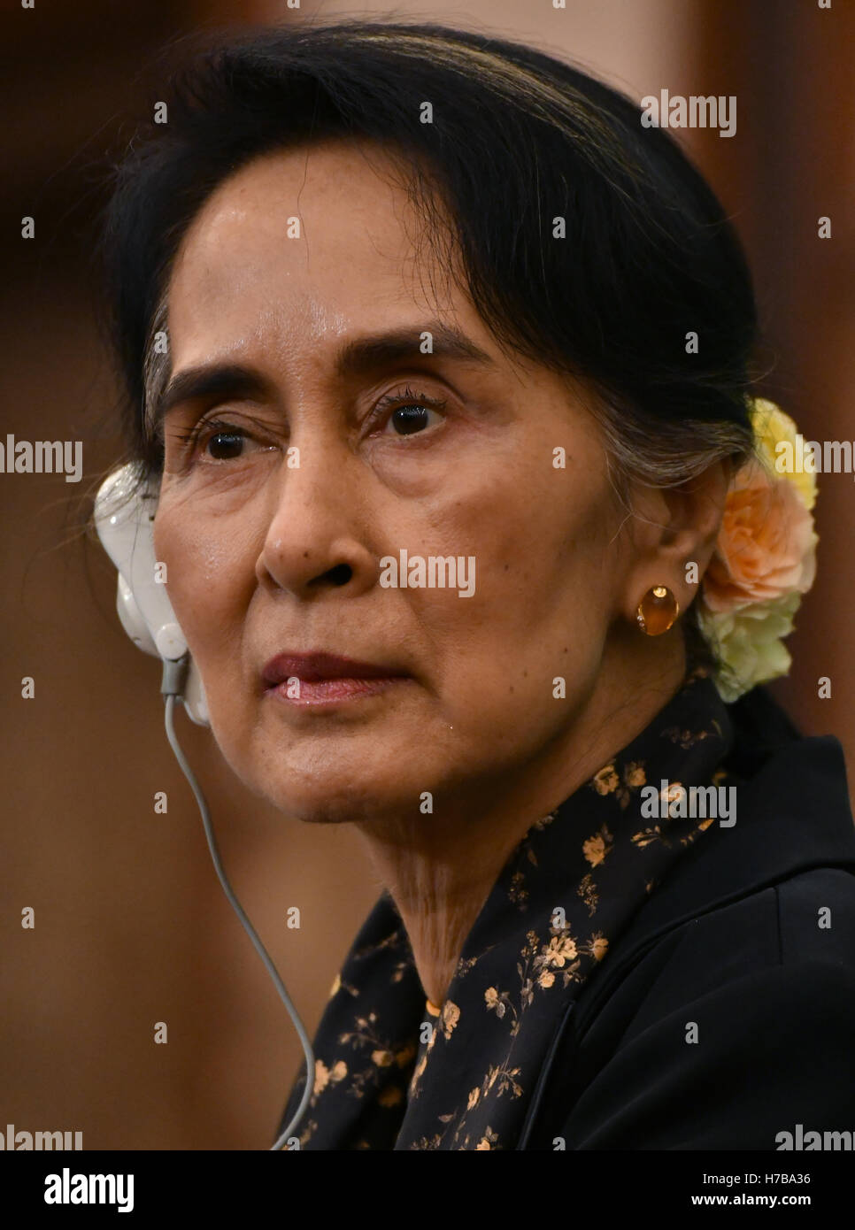 Tokyo, Japan. 4th Nov, 2016. Myanmars de facto leader Aung San Suu Kyi ...