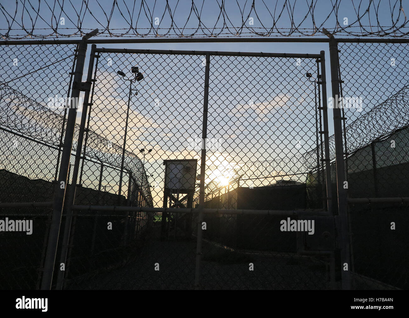 Prisoners behind fence hi-res stock photography and images - Alamy