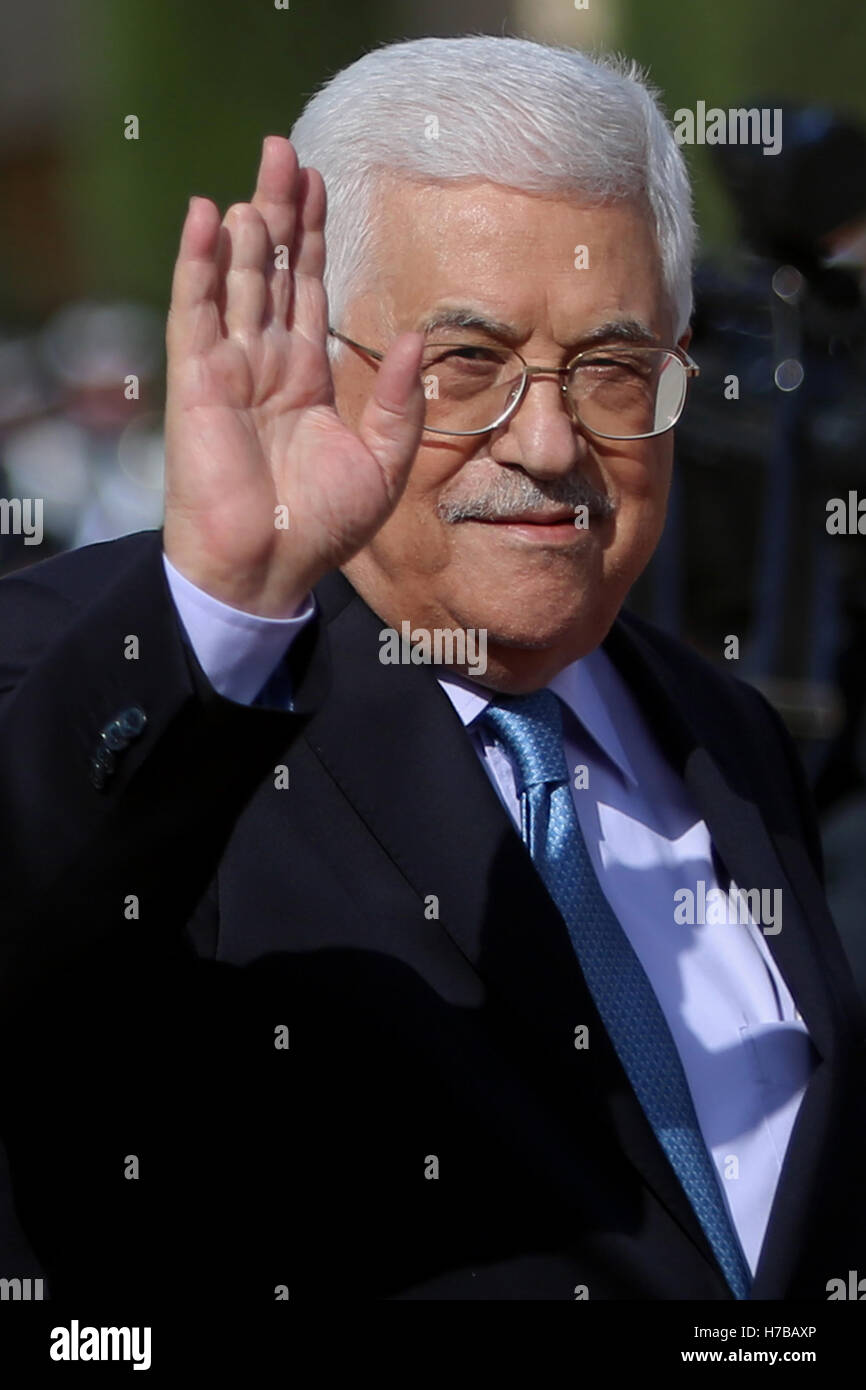 Ramallah, West Bank, Palestinian Territory. 4th Nov, 2016. Palestinian ...