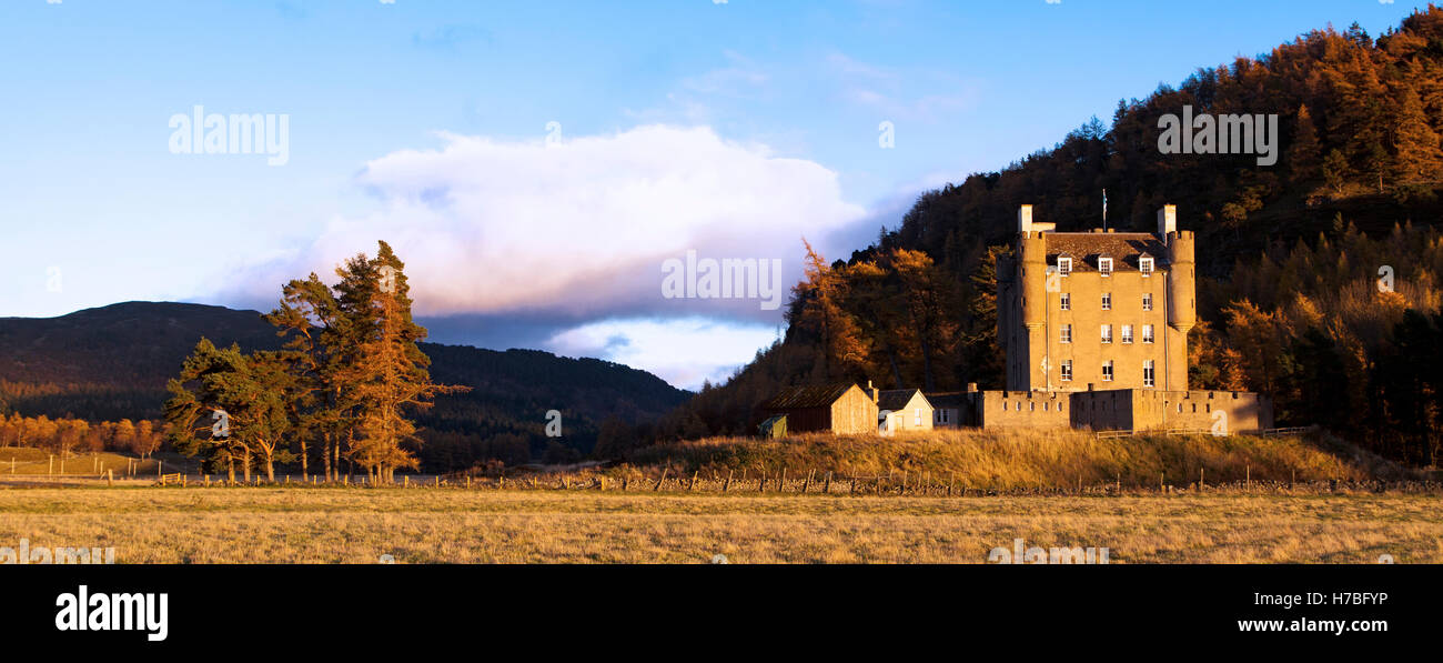 Braemar castle hi-res stock photography and images - Alamy
