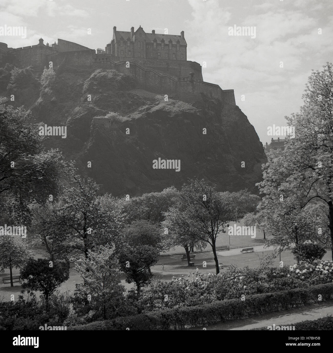1950s, historical, Edinburgh, Scotland, A view of the historic fortress ...