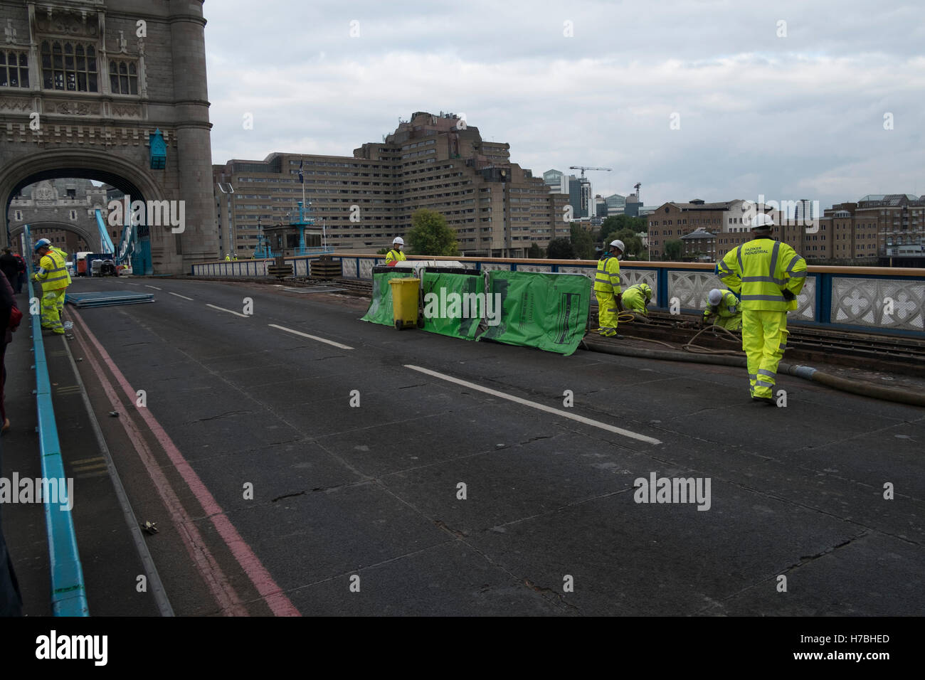 Refurbishment tower bridge hi-res stock photography and images - Alamy