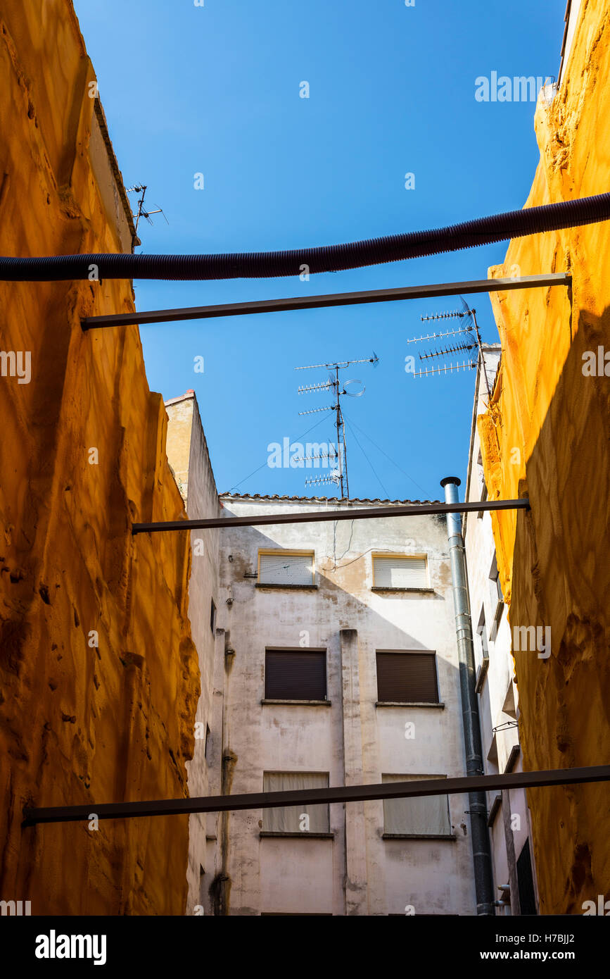 Gap between houses hi-res stock photography and images - Alamy
