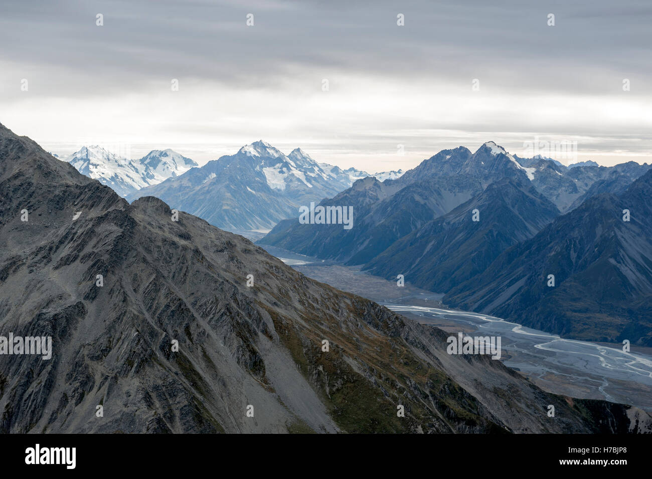 The Tasman River in Aoraki / Mount Cook National Park, flowing through ...